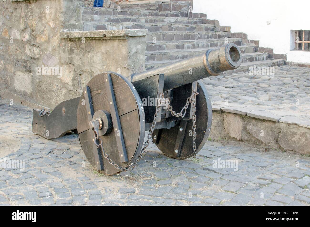 Old metal cannon hi-res stock photography and images - Alamy