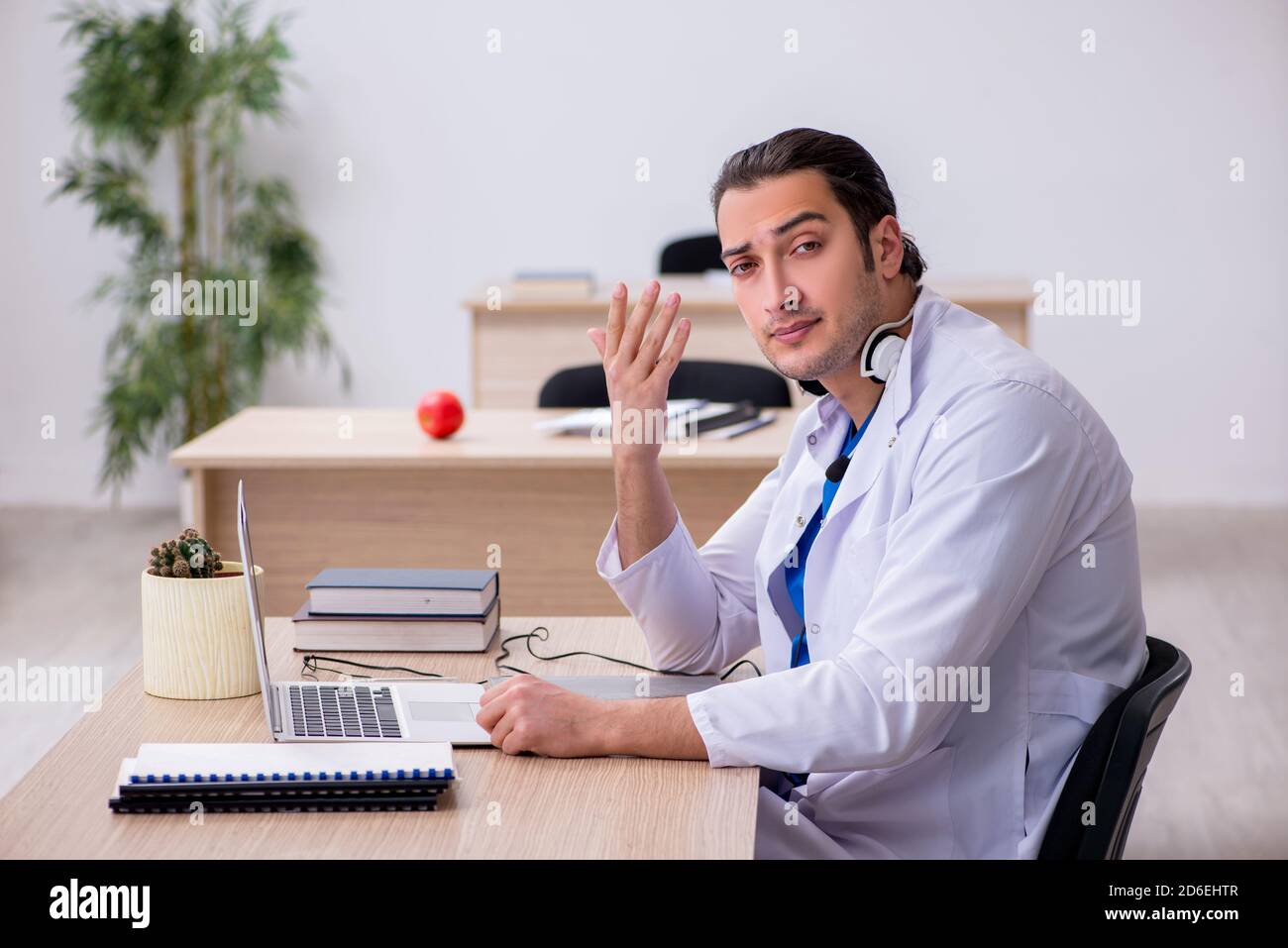 Angry male doctor computer hi-res stock photography and images - Alamy