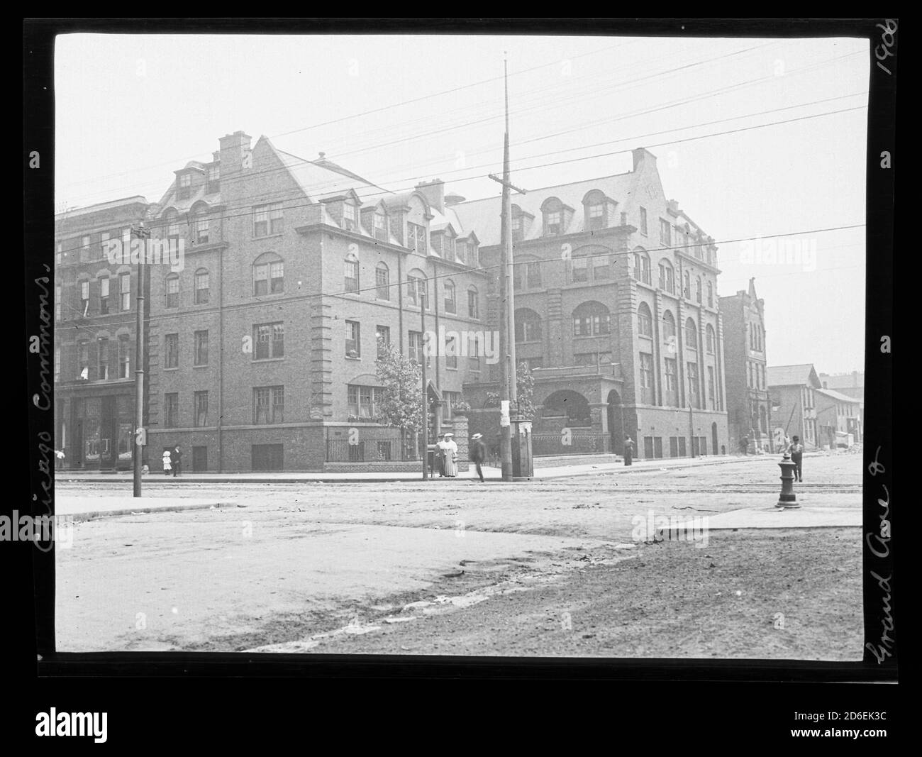 Chicago Commons on Grand Avenue, Chicago, Illinois, 1906 Stock Photo ...