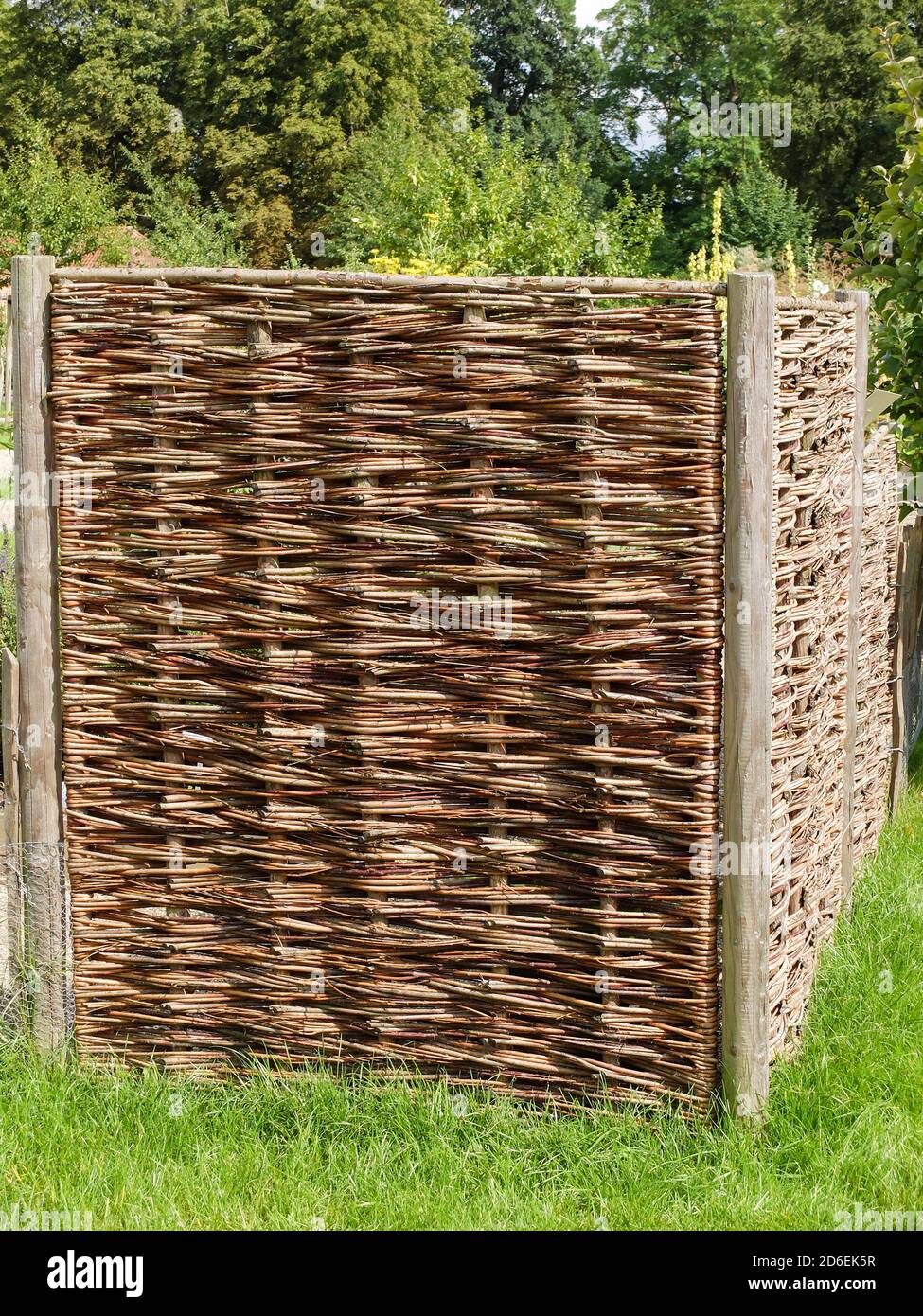 Privacy screen hi-res stock photography and images - Alamy