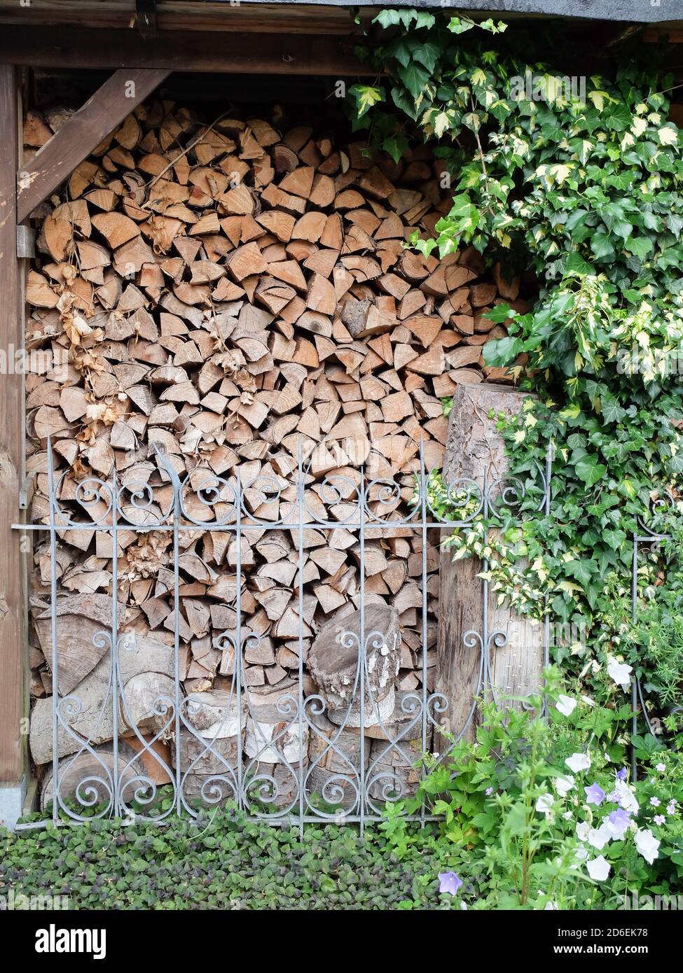 Firewood stacked on the house wall Stock Photo - Alamy