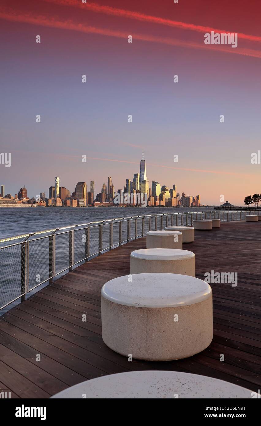 Hudson river waterfront walkway hoboken hi-res stock photography and ...