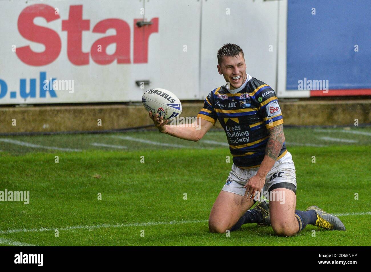 Tom Briscoe of Leeds Rhinos celebrates try Stock Photo - Alamy