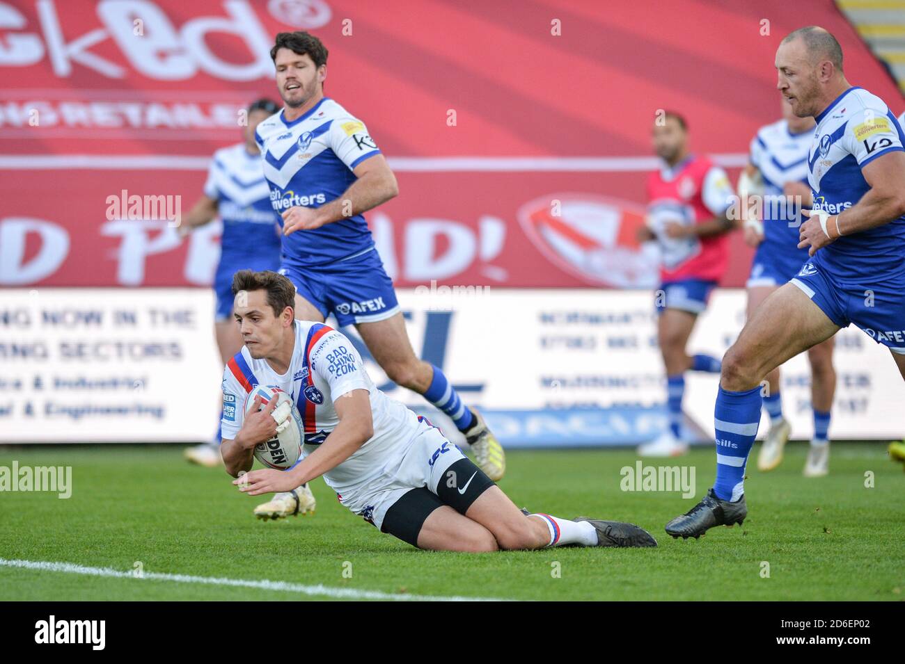 Wakefield Trinity's Alex Walker scores try Stock Photo - Alamy