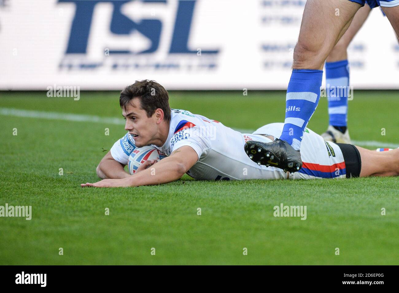 Wakefield Trinity's Alex Walker scores try Stock Photo - Alamy