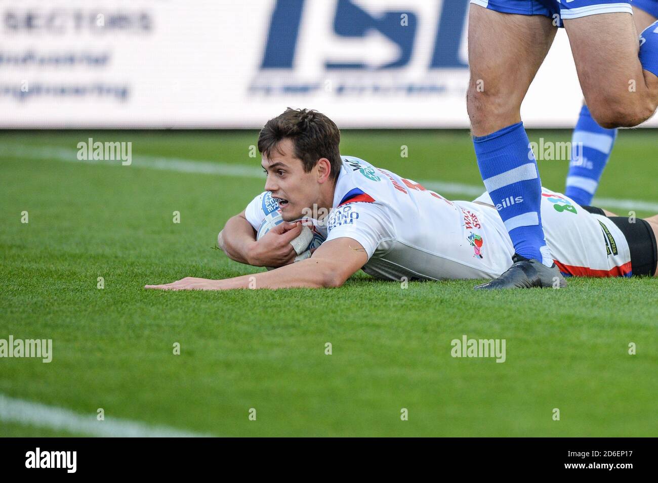 Wakefield Trinity's Alex Walker scores try Stock Photo - Alamy