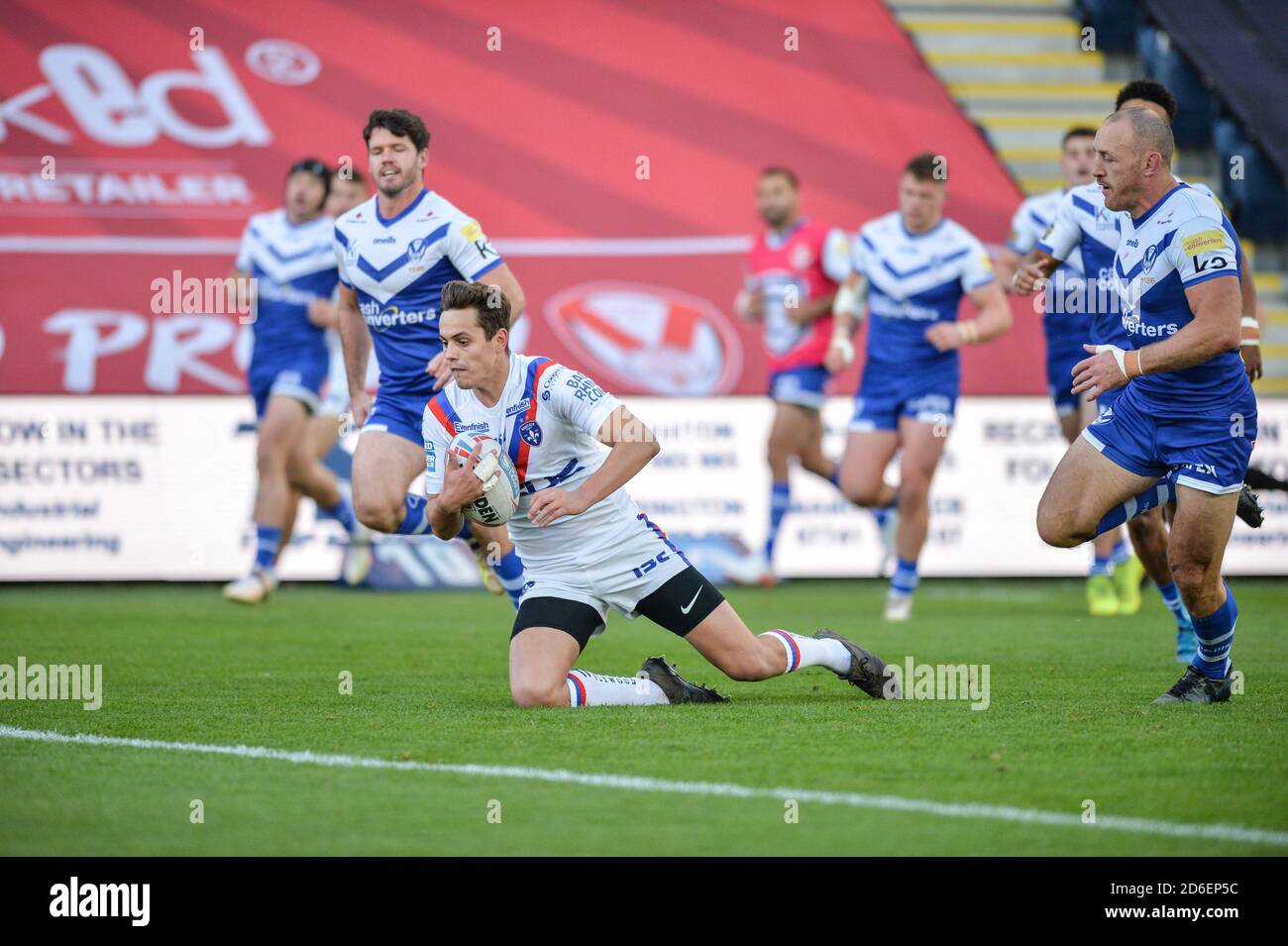 Wakefield Trinity's Alex Walker scores try Stock Photo - Alamy