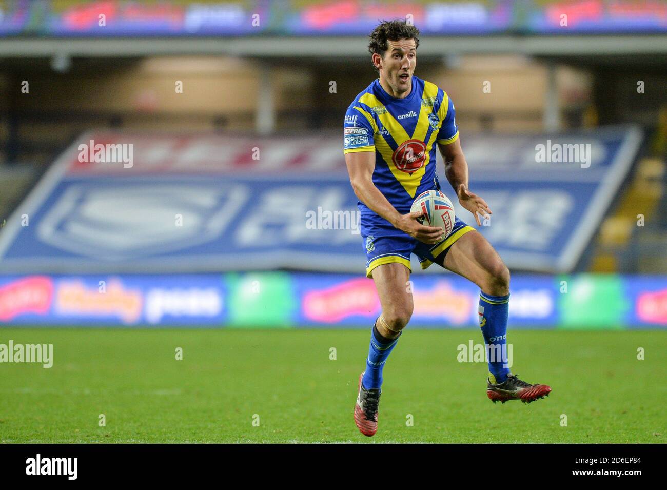 Stefan Ratchford of Warrington Wolves launches attack Stock Photo - Alamy