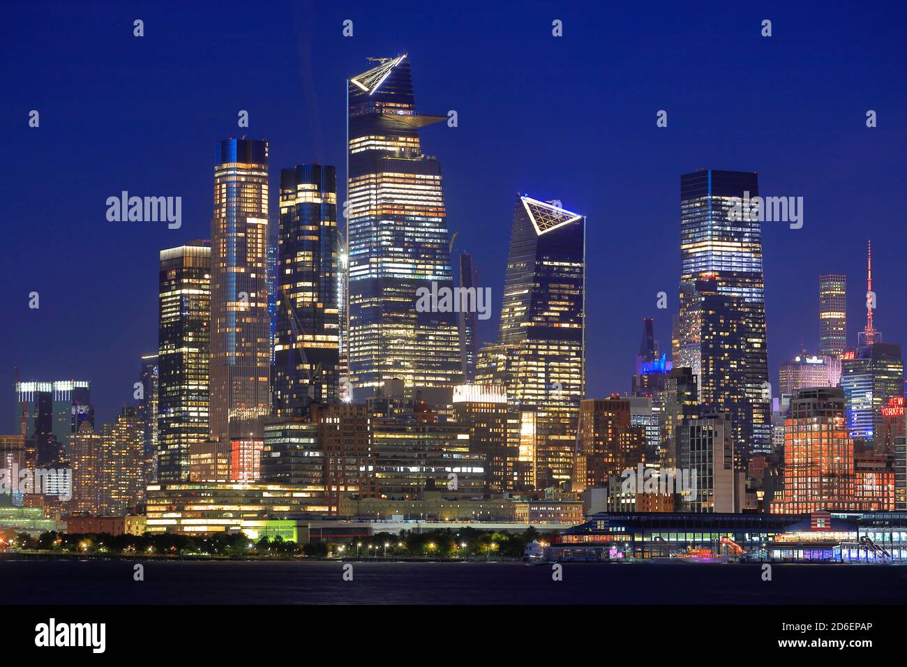 Hudson yards nyc at night hi-res stock photography and images - Alamy