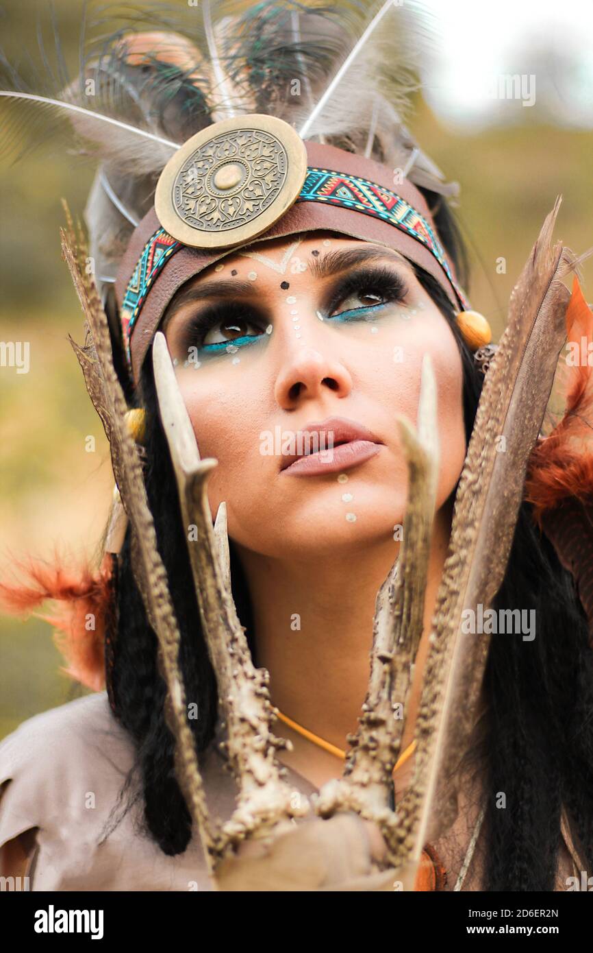 Beautiful native american woman hi-res stock photography and images - Alamy