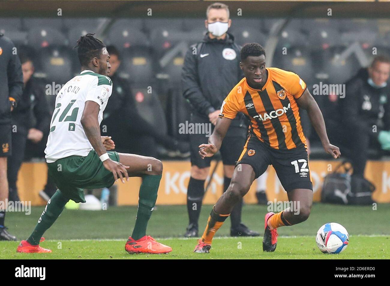 Joshua Emmanuel (12) of Hull City on the ball Stock Photo - Alamy