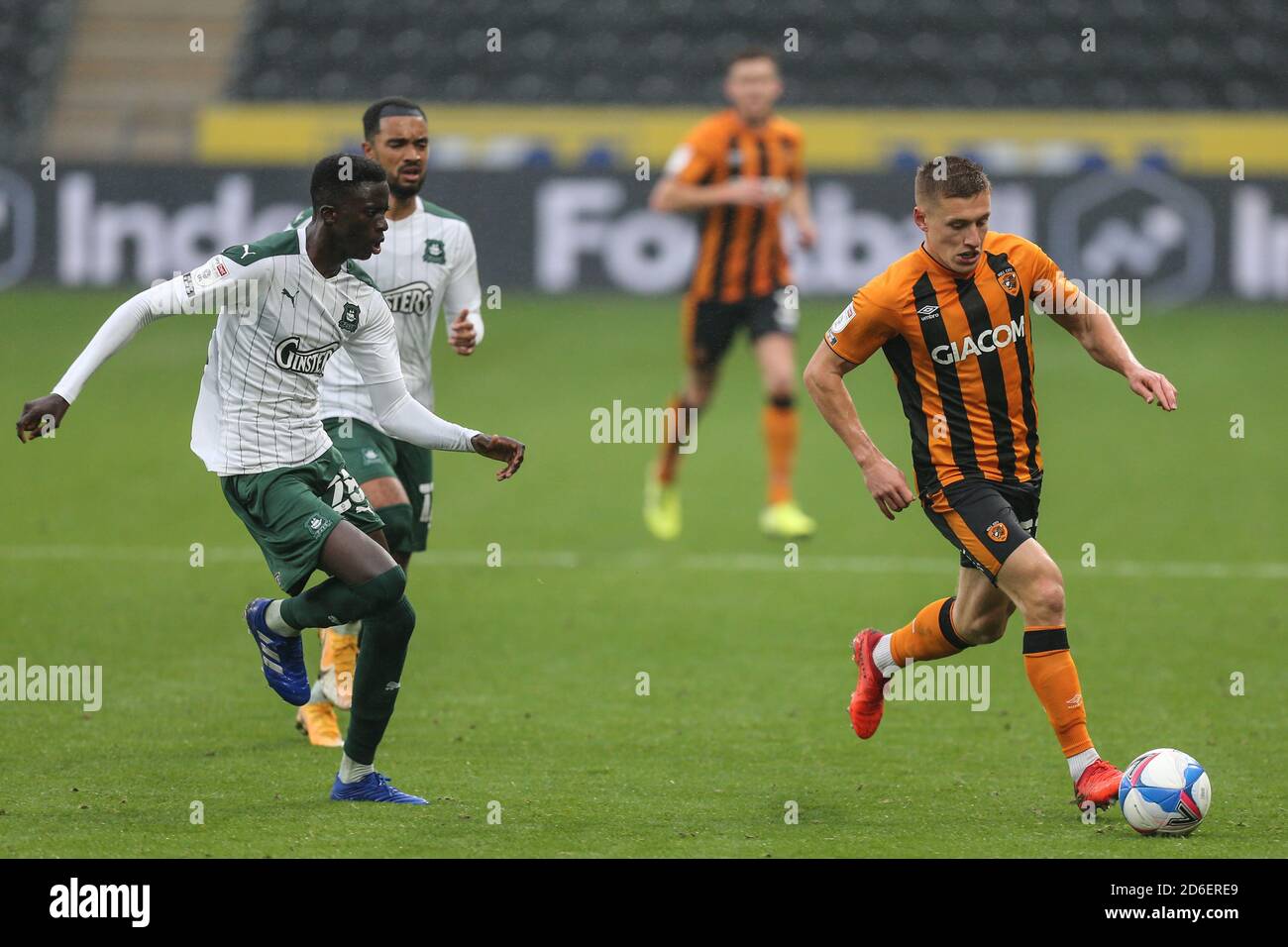Greg Doherty (33) of Hull City on the ball Stock Photo - Alamy