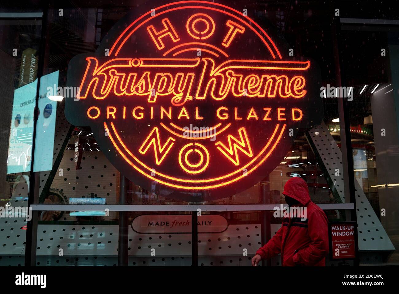 Hot now neon sign hi-res stock photography and images - Alamy