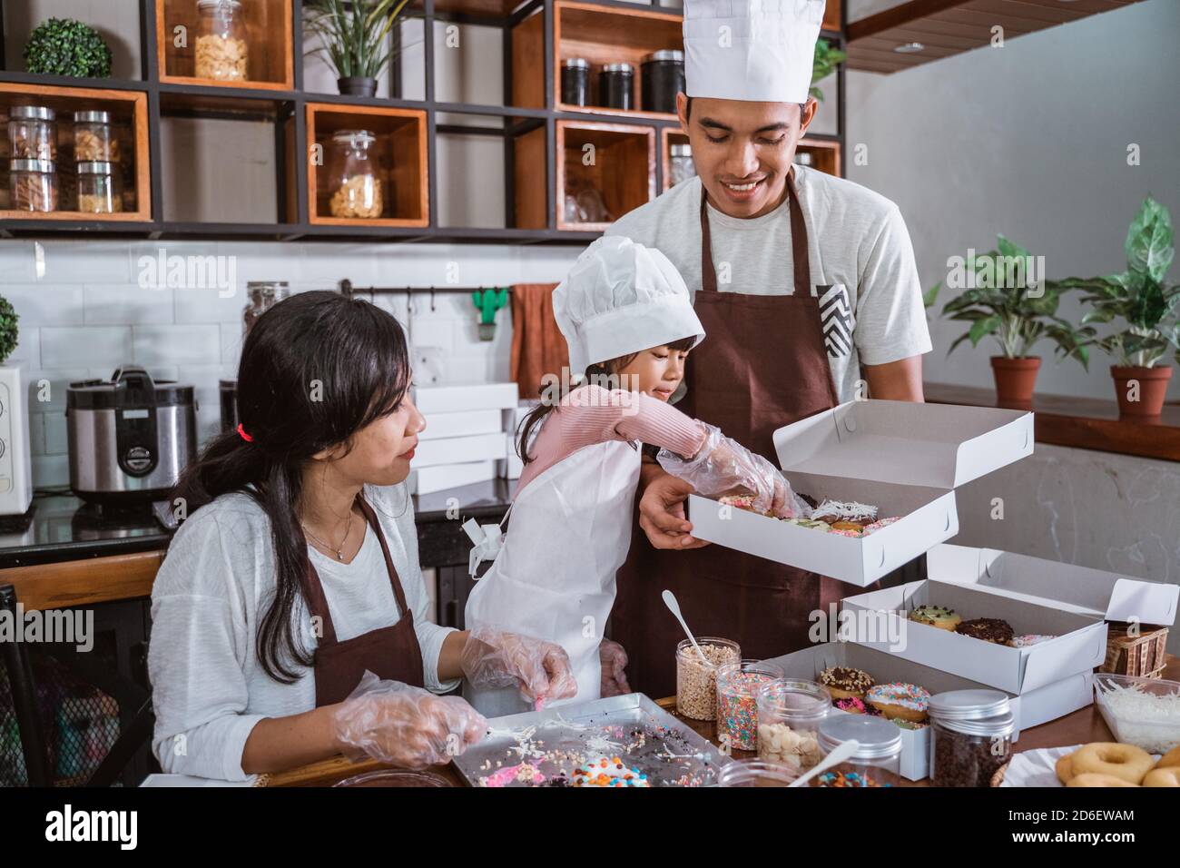 Family cooking together in modern home kitchen Stock Photo - Alamy
