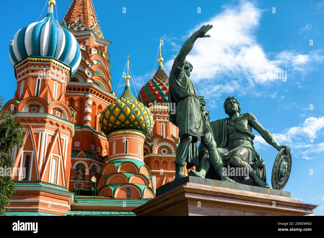 Monument to Minin and Pozharsky by St Basil’s Cathedral in Moscow ...