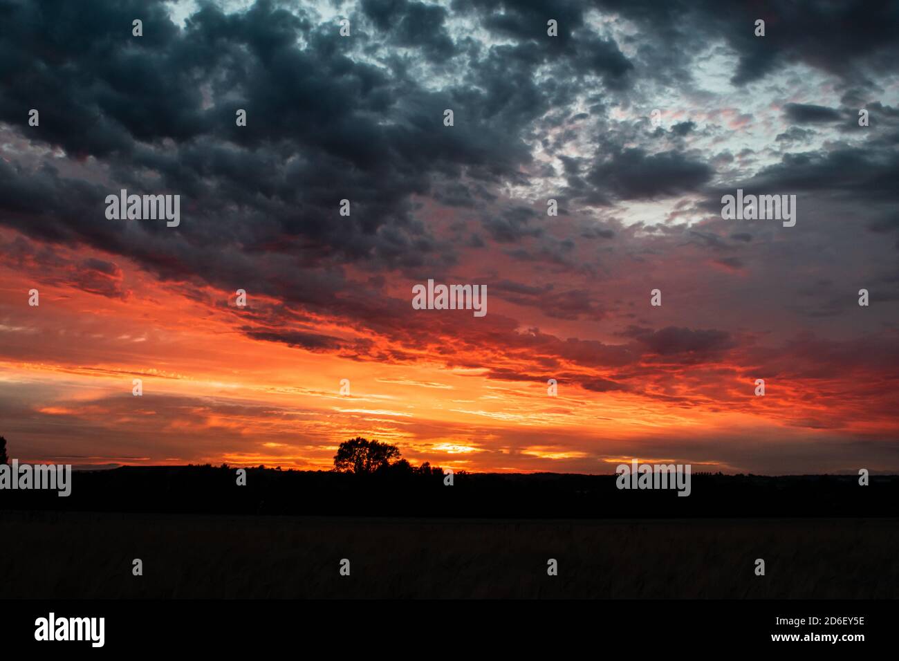 Beautiful wide angle view for dramatic sunset sky with clouds ...