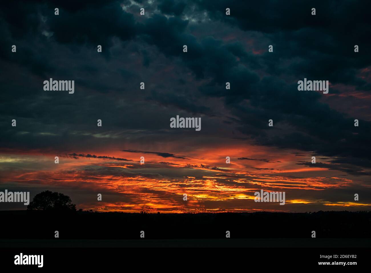 Beautiful wide angle view for dramatic sunset sky with clouds ...