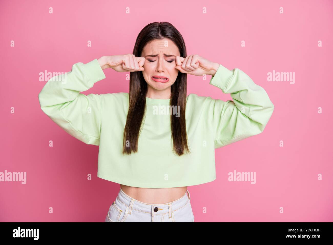 Crying green eyes hi-res stock photography and images - Alamy