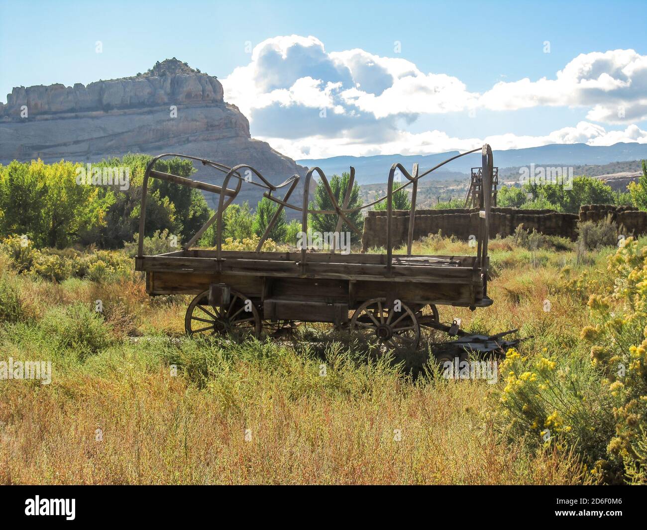 Broken wagon hi-res stock photography and images - Alamy