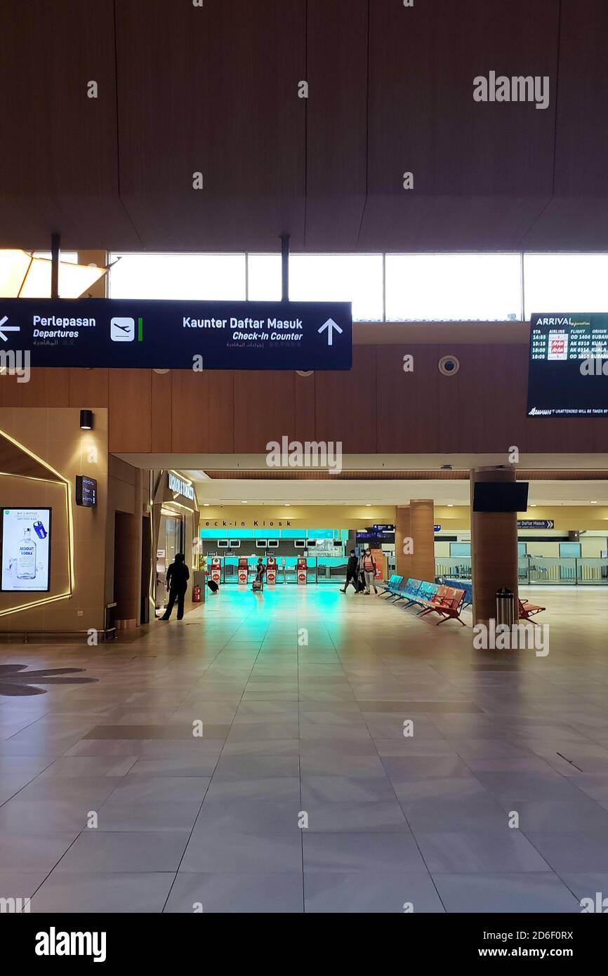 Automated ticket hall hi-res stock photography and images - Alamy