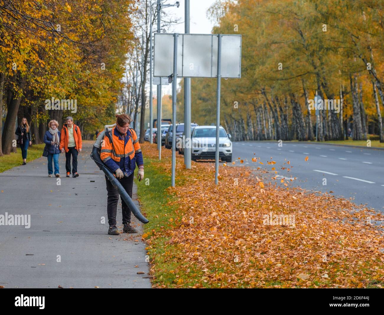 Leaf blower female hi-res stock photography and images - Alamy