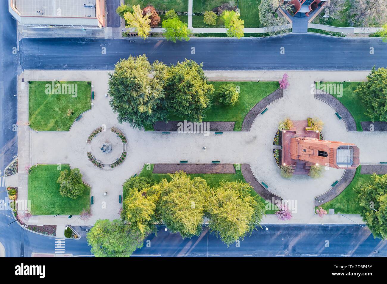 Green lawns in memorial park of Bathurst city in Australian central ...