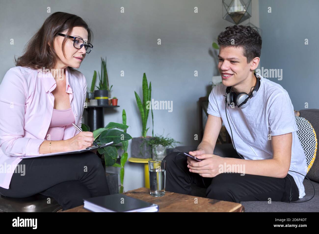 Teen interview adult hi-res stock photography and images - Alamy