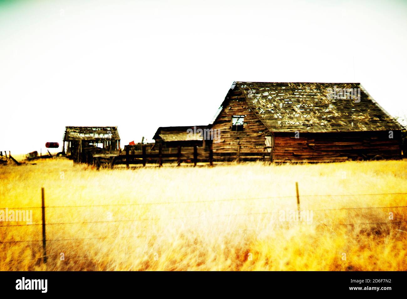 Rundown farm buildings hi-res stock photography and images - Alamy