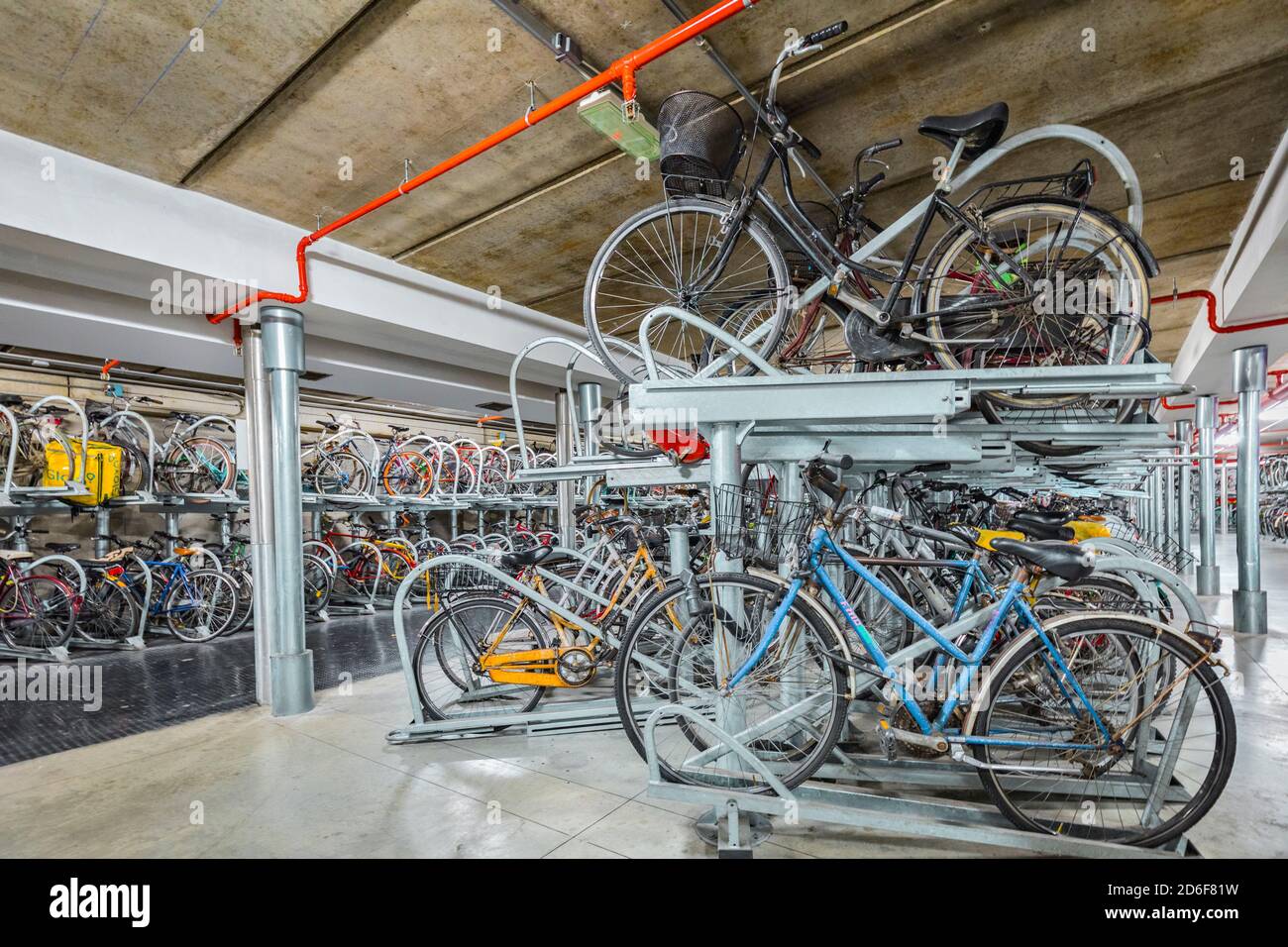 Bicycles cycle racks underground hi-res stock photography and images ...