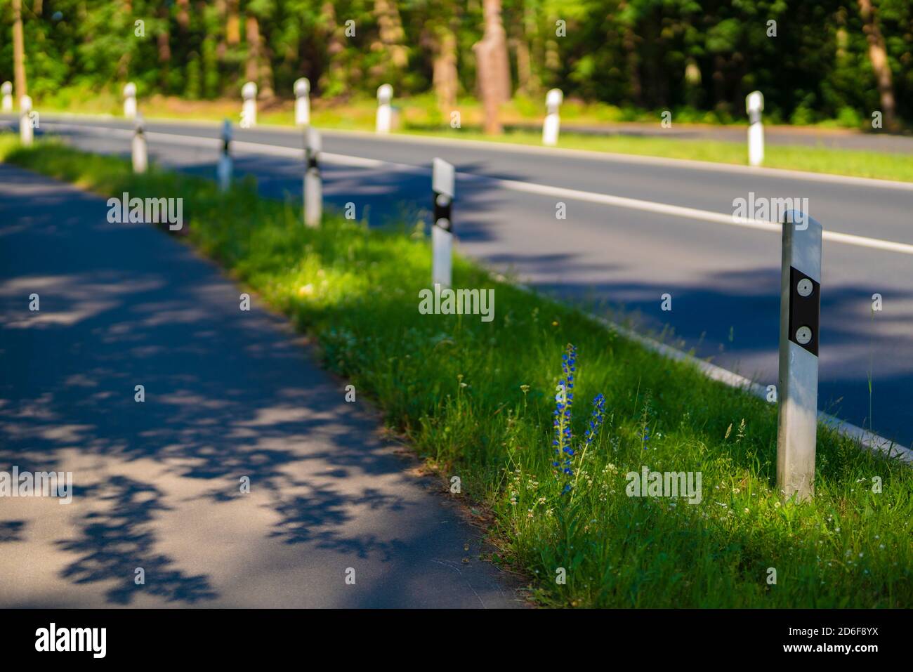Highway reflector hi-res stock photography and images - Alamy