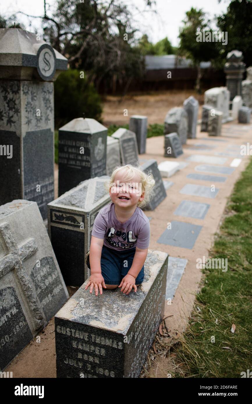 Pioneer gravestone hi-res stock photography and images - Alamy
