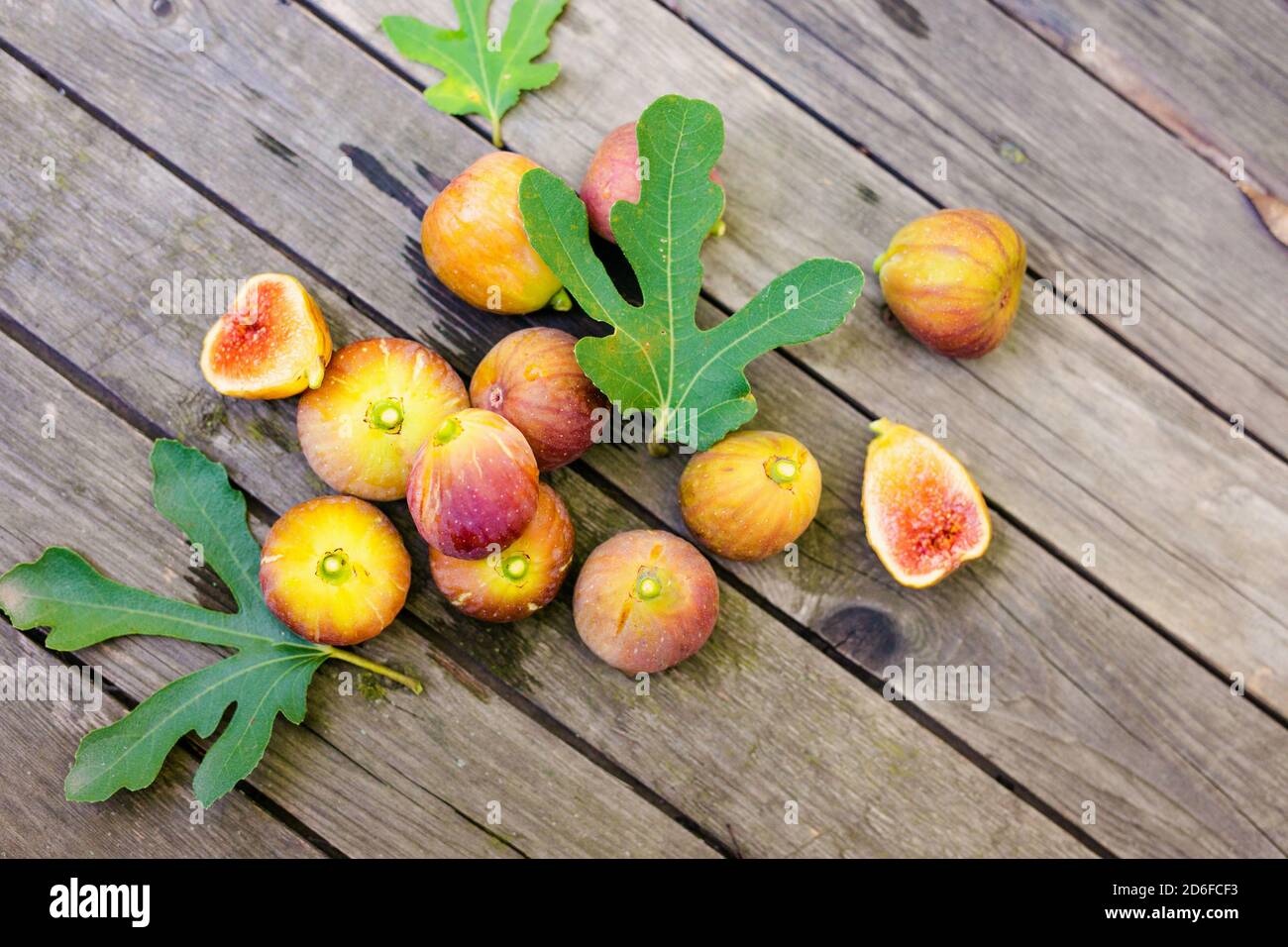Fresh ripe figs on dark table. Healthy mediterranean fig fruit. Fresh ...