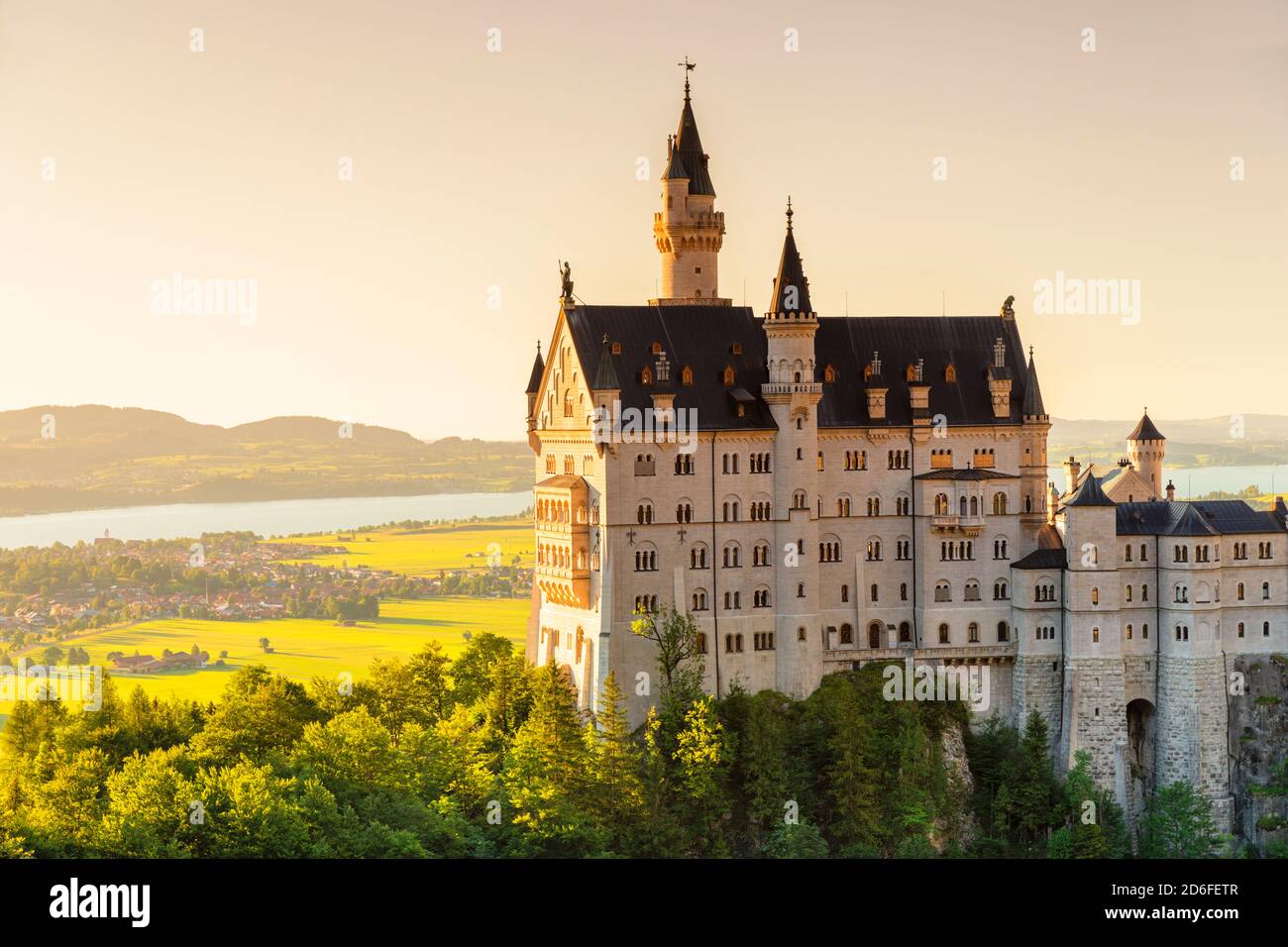 View from the Marienbrücke to Neuschwanstein Castle, the Forggensee and ...
