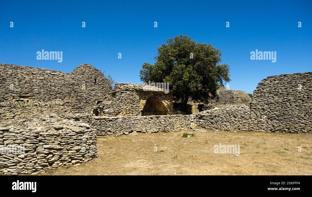 France gordes vaucluse bories hi-res stock photography and images - Alamy