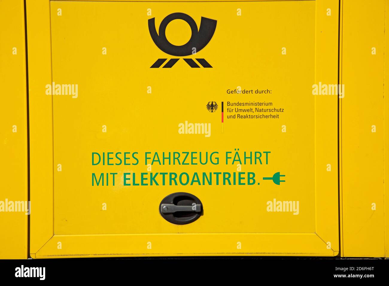 Global electric motorcars hi-res stock photography and images - Alamy