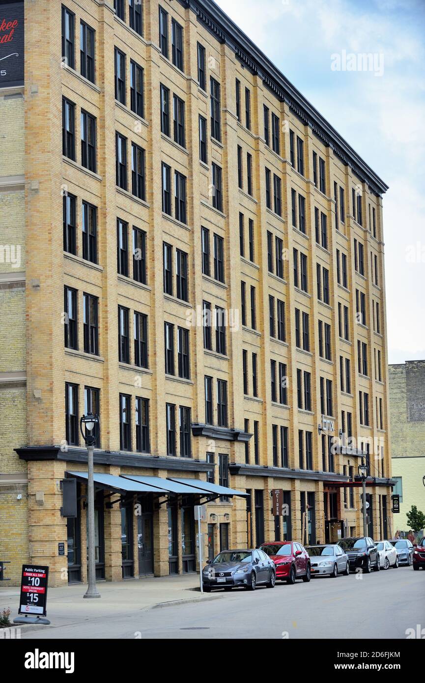 Milwaukee structures hi-res stock photography and images - Alamy