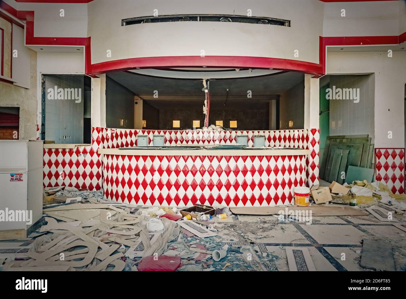 Abandoned diners hi-res stock photography and images - Alamy