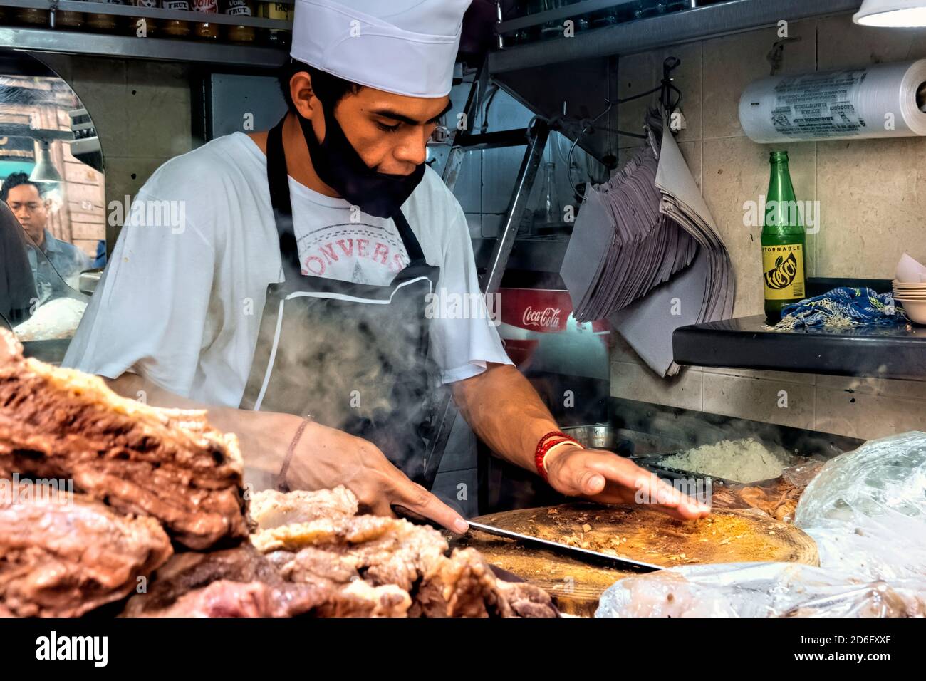 Chef preparing suadero tacos at Los Cocuyos, Mexico City, Mexico Stock ...