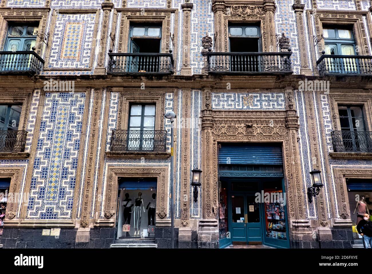 Zócalo de azulejos hi-res stock photography and images - Alamy