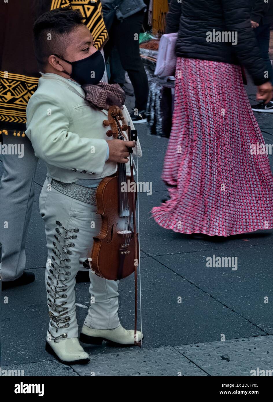 The smallest violinist, mariachi in Mexico City, Mexico Stock Photo - Alamy