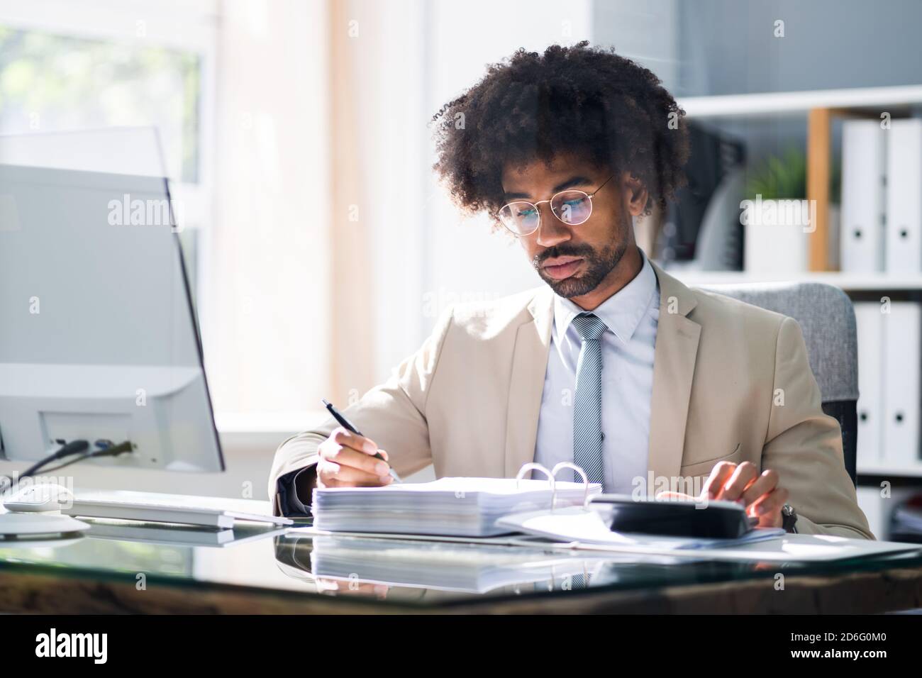 African american male manager hi-res stock photography and images - Alamy