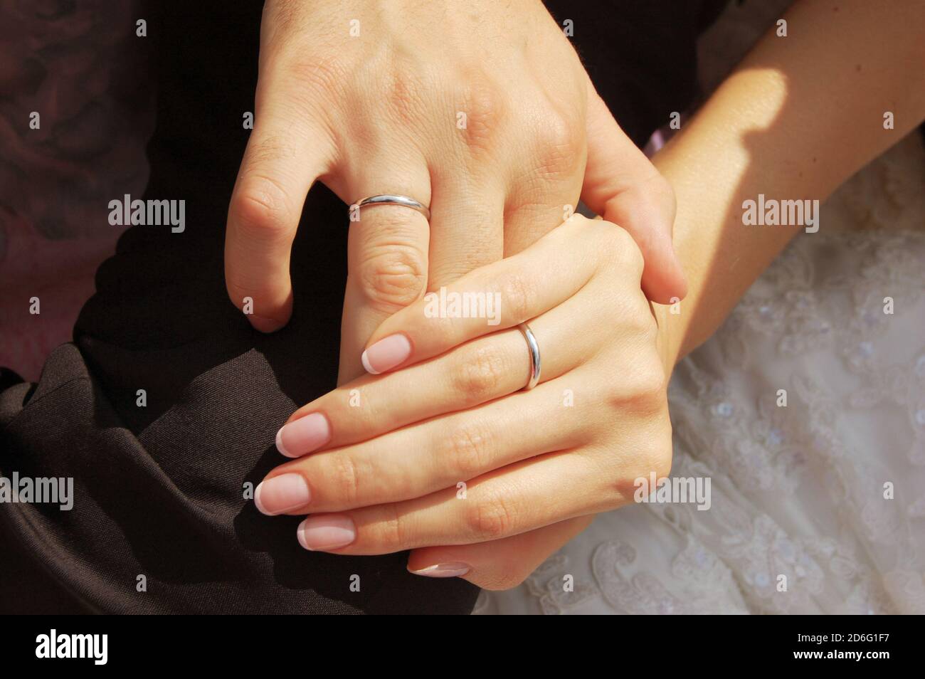 a hands of bride and groom with wedding rings Stock Photo - Alamy