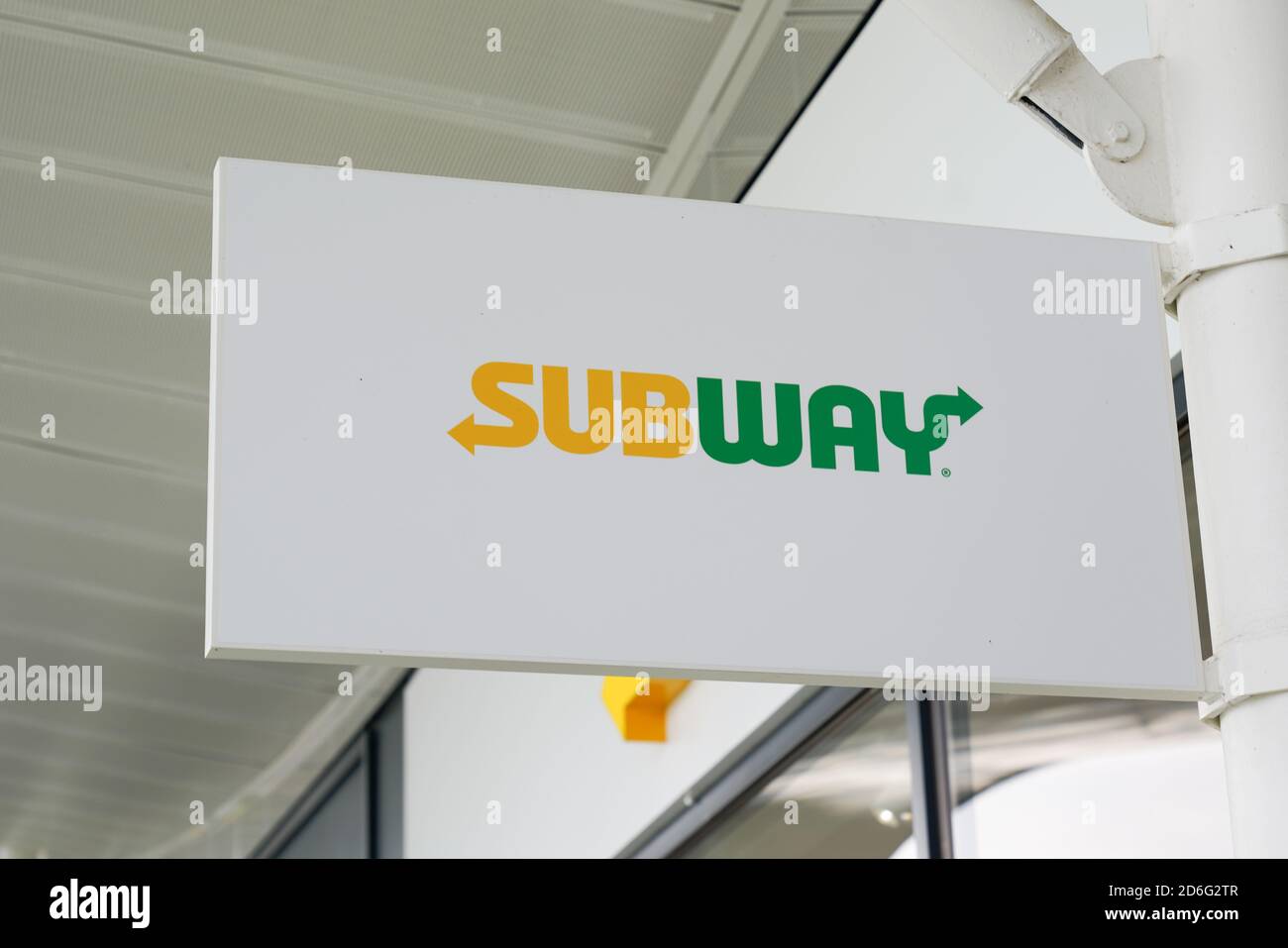 Subway shop front exterior hi-res stock photography and images - Alamy