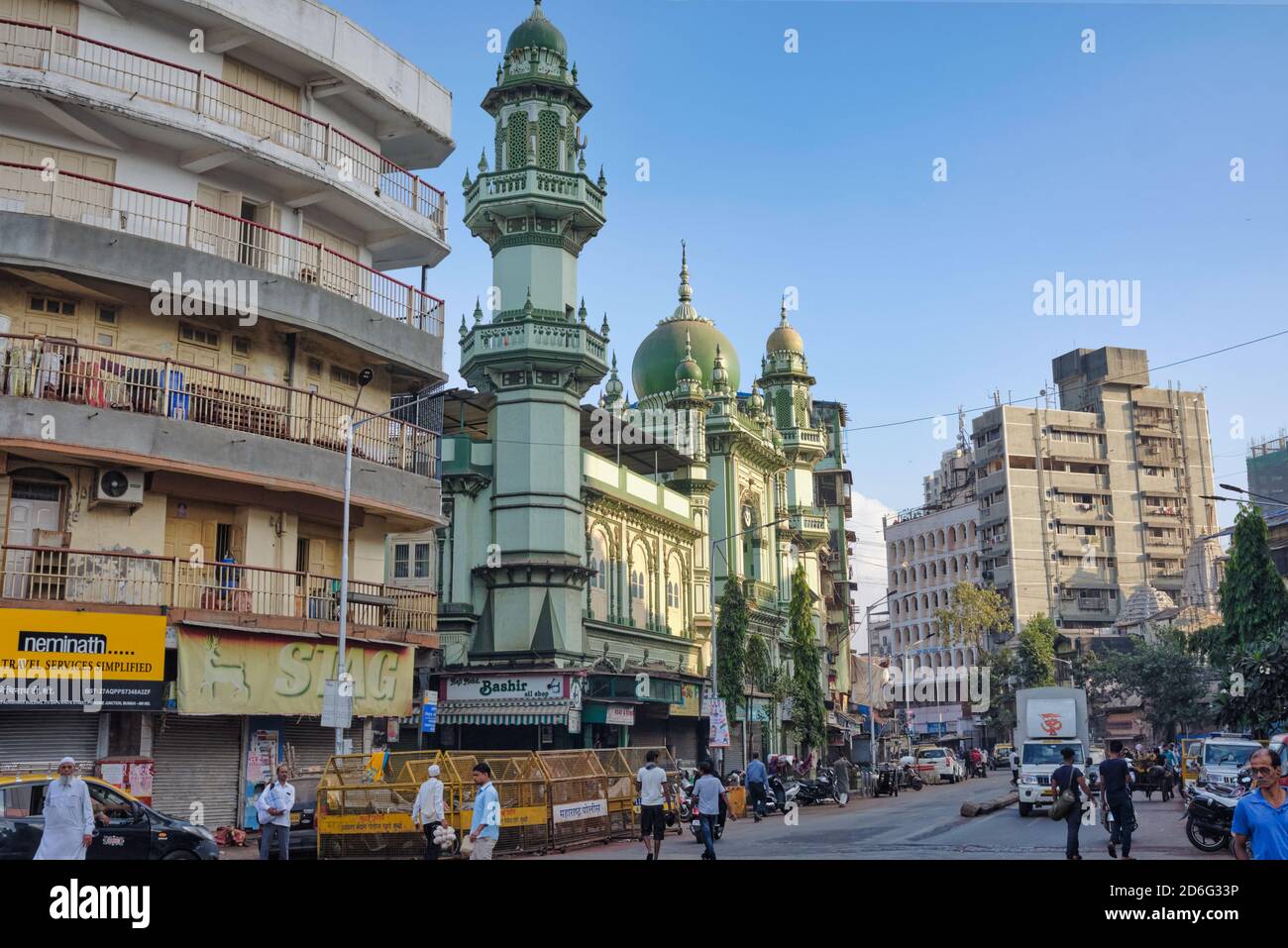 The all-green Hamidiya Masjid (Hamidiya Mosque) seen from Kalbadevi ...