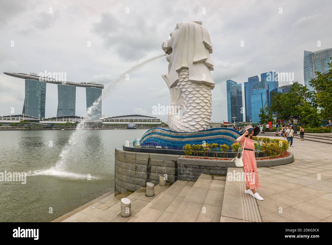 Singapore - December 3, 2019: Merlion statue fountain in Merlion Park ...