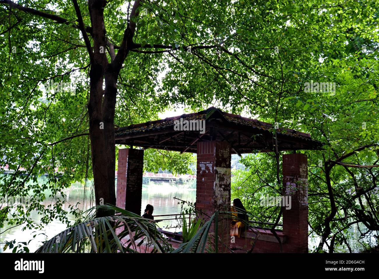 Resting zone in the city lake Stock Photo - Alamy