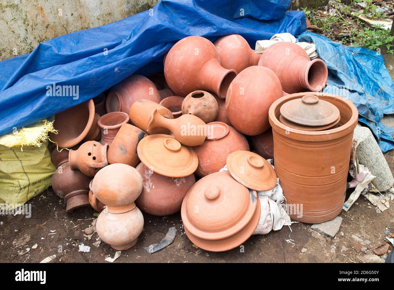 Clay Cooking Pots High Resolution Stock Photography and Images - Alamy