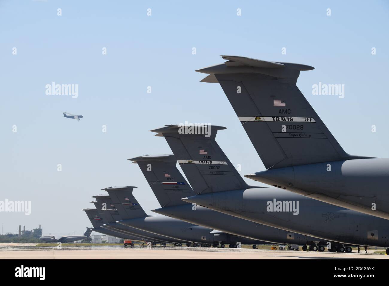 433rd airlift wing hi-res stock photography and images - Alamy