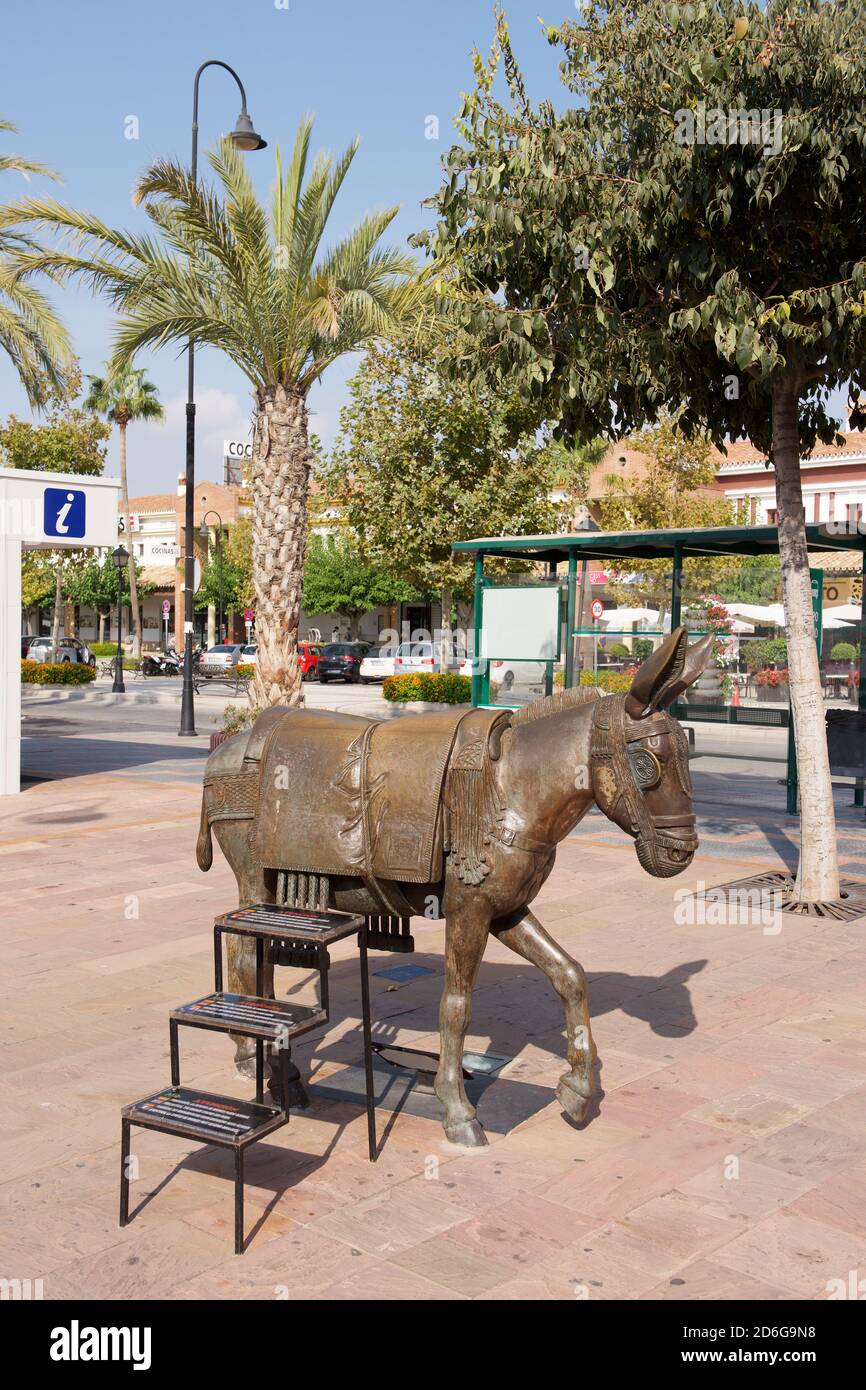 Donkey statue hi-res stock photography and images - Alamy