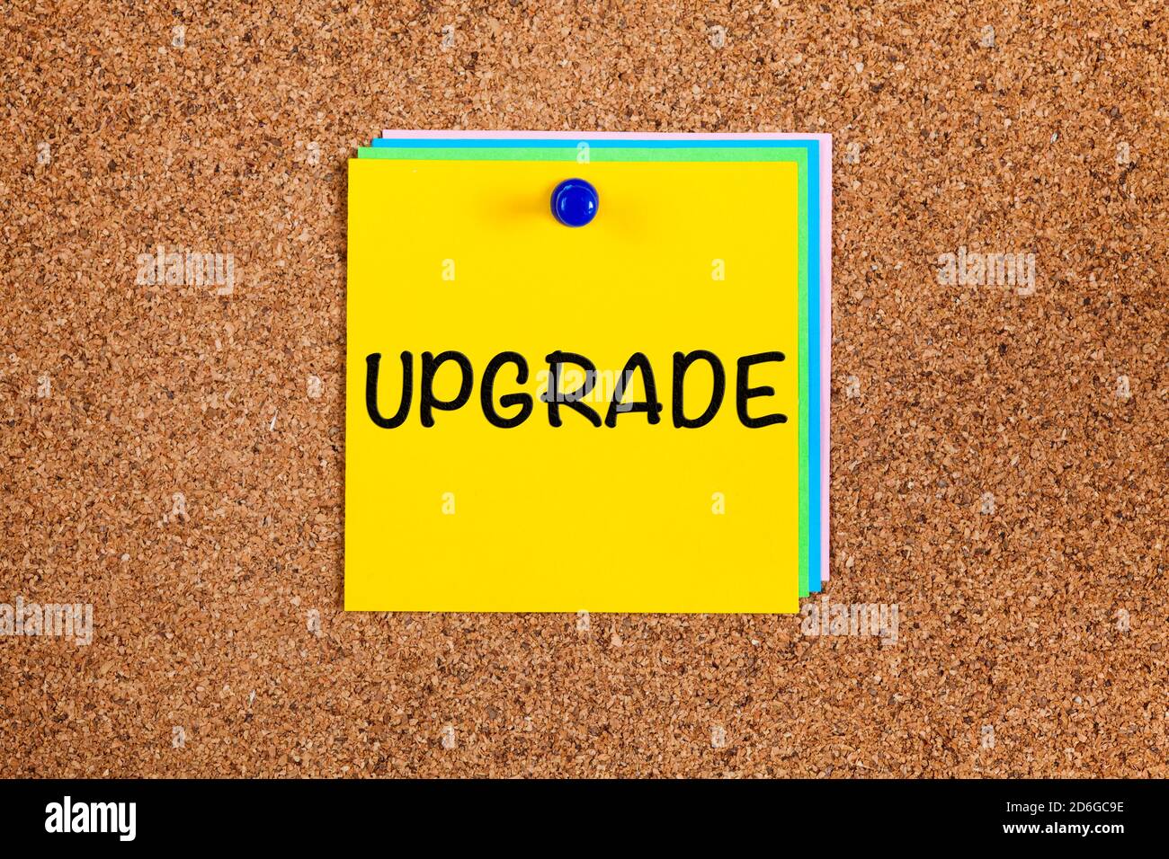 Paper note with word Upgrade pin on corkboard Stock Photo - Alamy